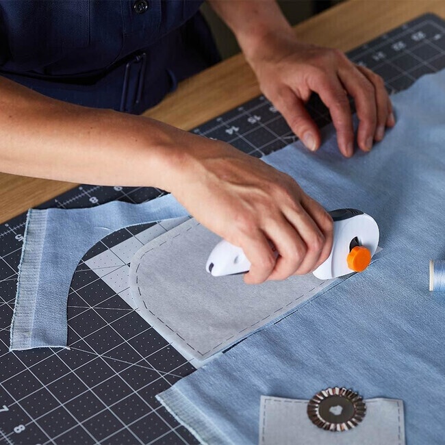 Cutter rotatorio recto con bloqueo de 4,5 cm - Fiskars por 15,25