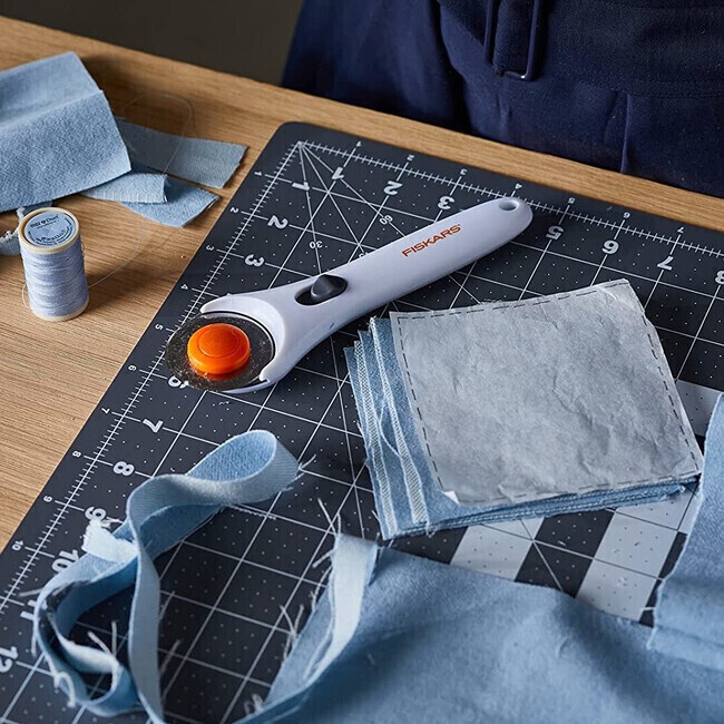 Cutter rotatorio recto con bloqueo de 4,5 cm - Fiskars por 15,25